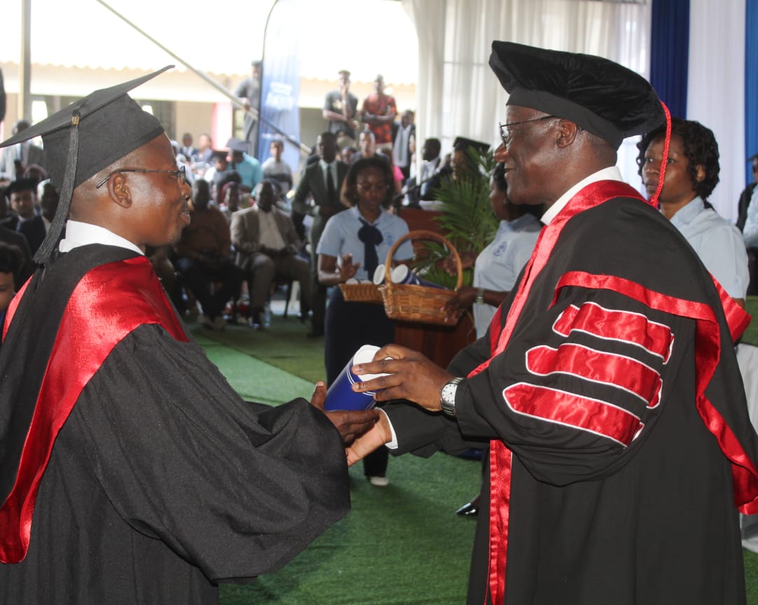 Universidade Católica de Moçambique gradua 893 estudantes na beira - ZEBRA